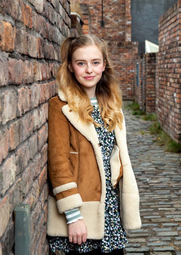 Coronation Street releases first pictures as Summer Spellman is recast ...